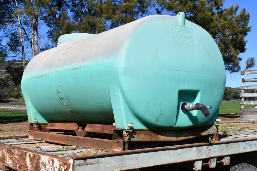 Lot 32 - Rapid Plas 3000lt water transport tank | AuctionsPlus