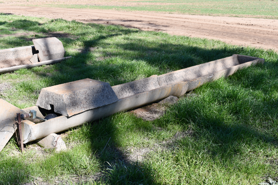 Lot 53 - 4x 16ft concrete troughs | AuctionsPlus
