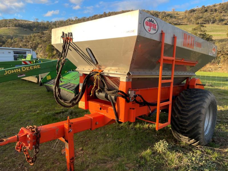 Lot 23 - Agrex Maxi 6000 Trailing Hydraulic Spreader | AuctionsPlus
