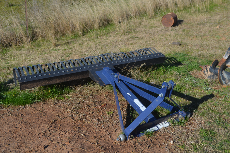 Lot 73 - 3PL Stick Rake | AuctionsPlus
