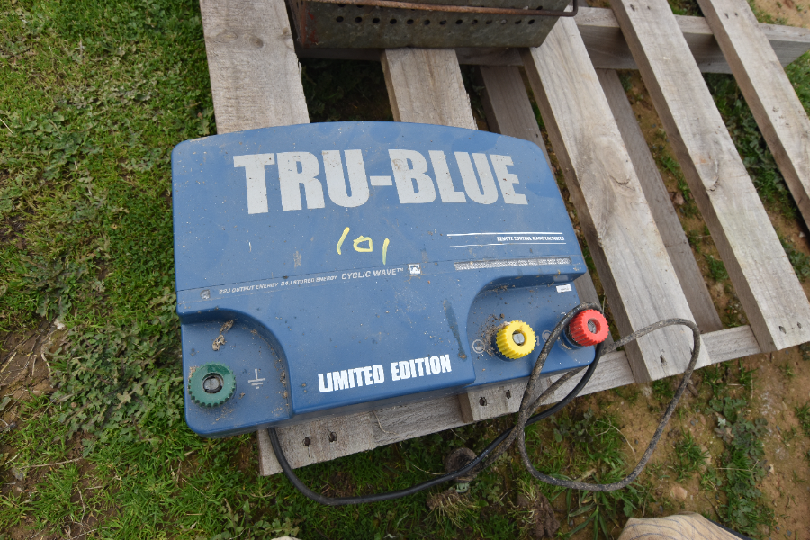 Lot 101 - Tru-Blue Electric Fence Unit | AuctionsPlus
