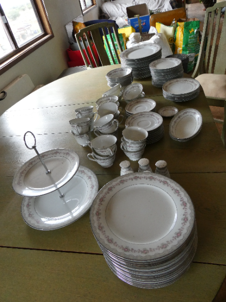Lot 319 - Complete Crockery Set | AuctionsPlus