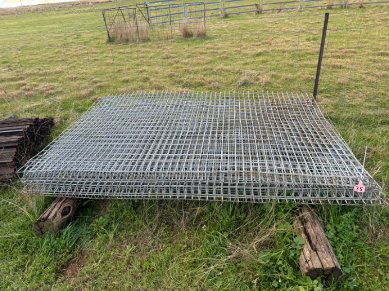 Lot 35 - 2400x1400 x 6 house yard mesh panels | AuctionsPlus