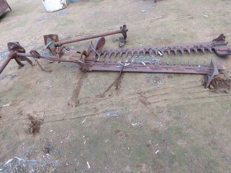 LOT 221 - FINGER MOWER | AuctionsPlus