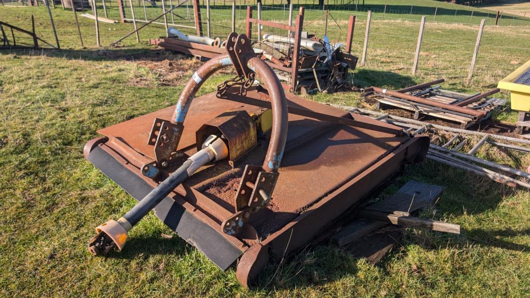 Lot 50 - Offset 6' Slasher (deck needs repairs) | AuctionsPlus