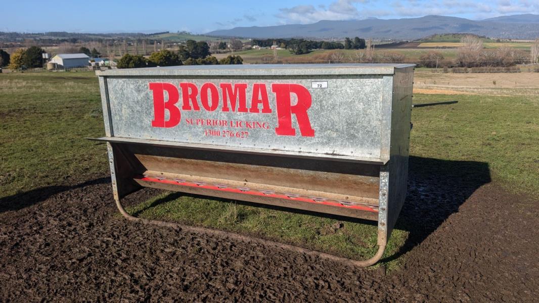 Lot 72 - Bromar Stock Feeder | AuctionsPlus