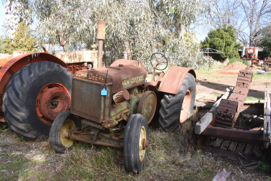 Lot 37 - JOHN DEERE B | AuctionsPlus