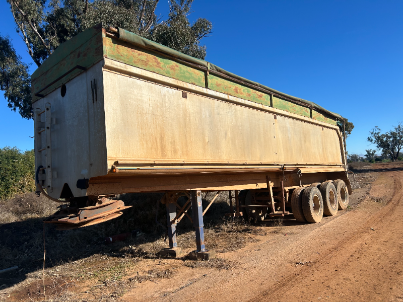 Lot 45 - Aluminium Over Axle Tipper | AuctionsPlus
