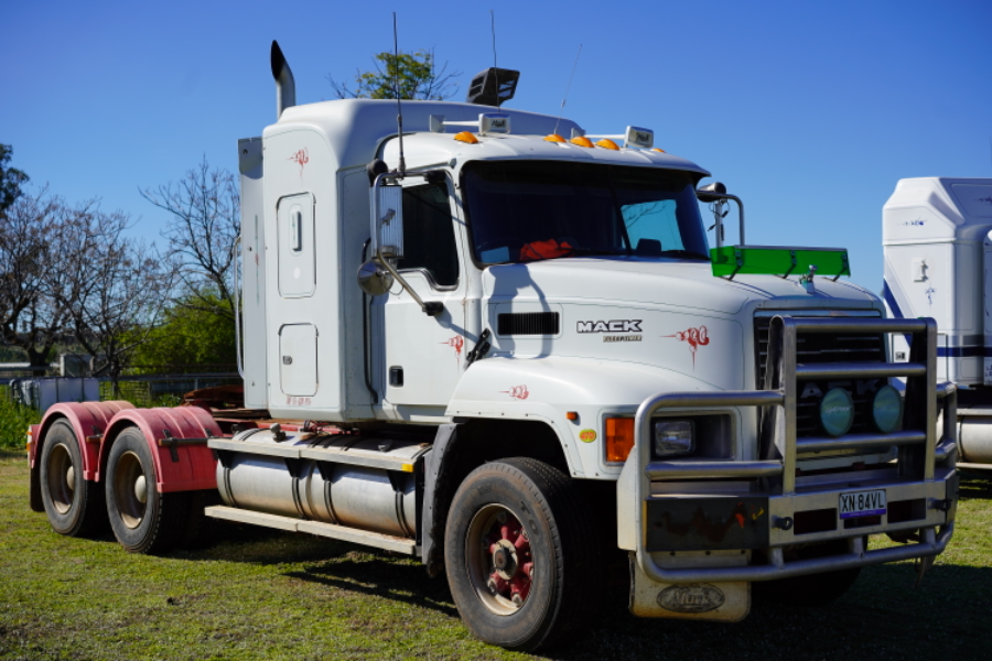 Lot 21 - 2006 Mack Fleetliner 6x4 Prime Mover | AuctionsPlus