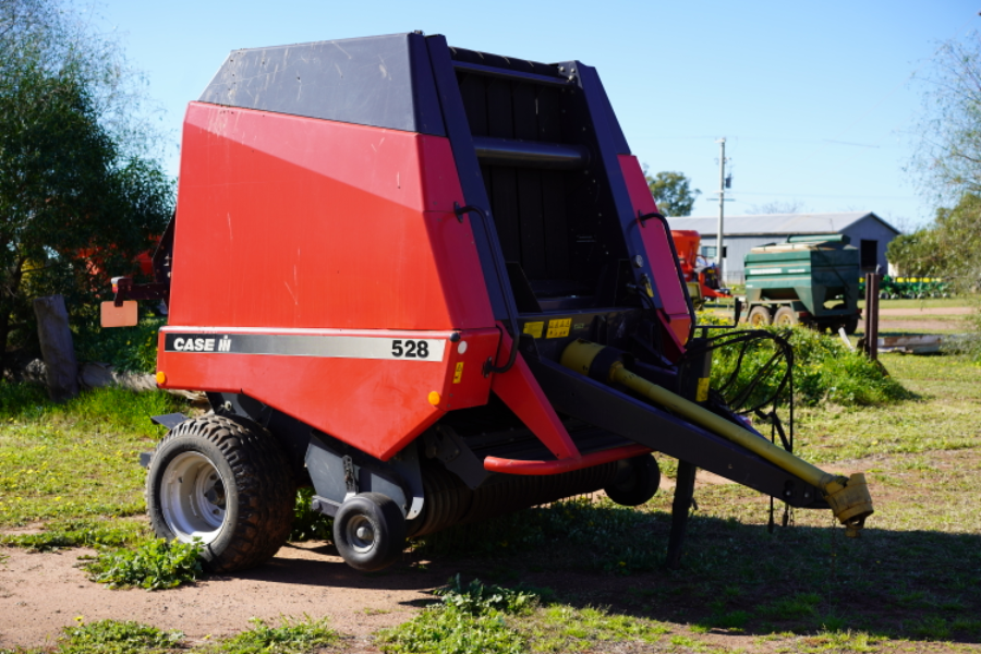 Lot 46 - Case IH 528 Round Baler | AuctionsPlus