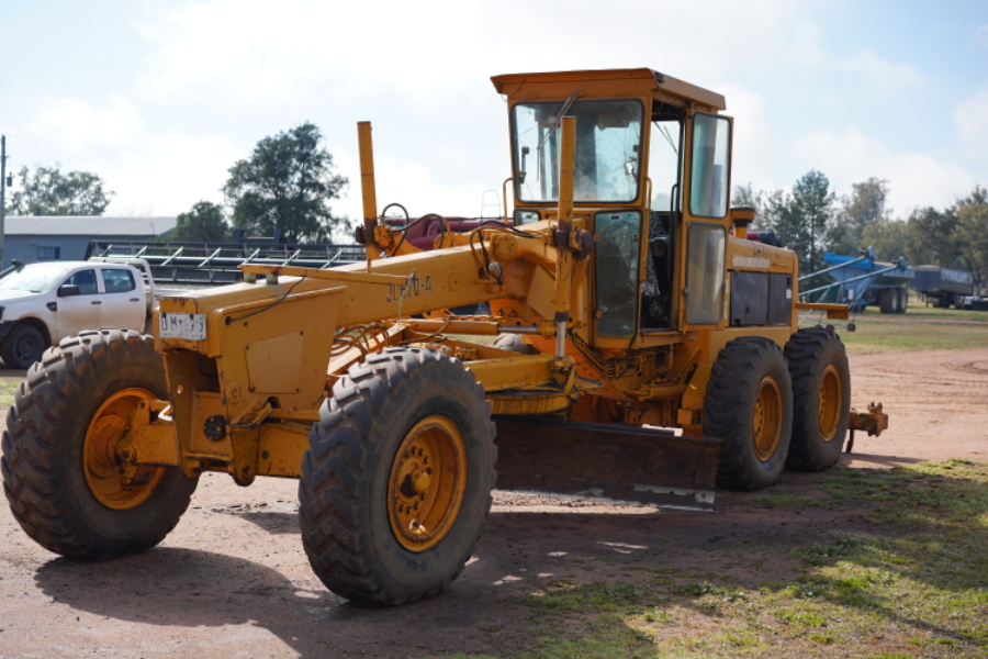 Lot 50 - John Deere Motor Grader | AuctionsPlus