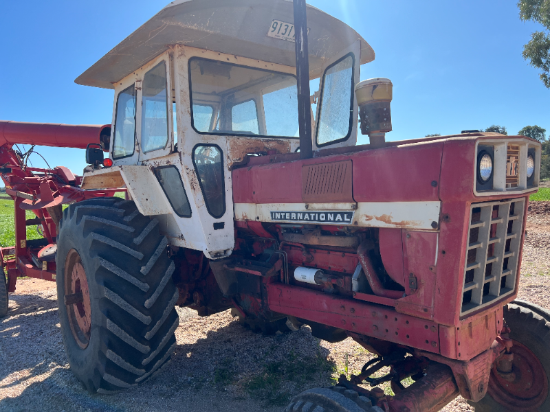 Lot 24 - Inter 766 tractor | AuctionsPlus