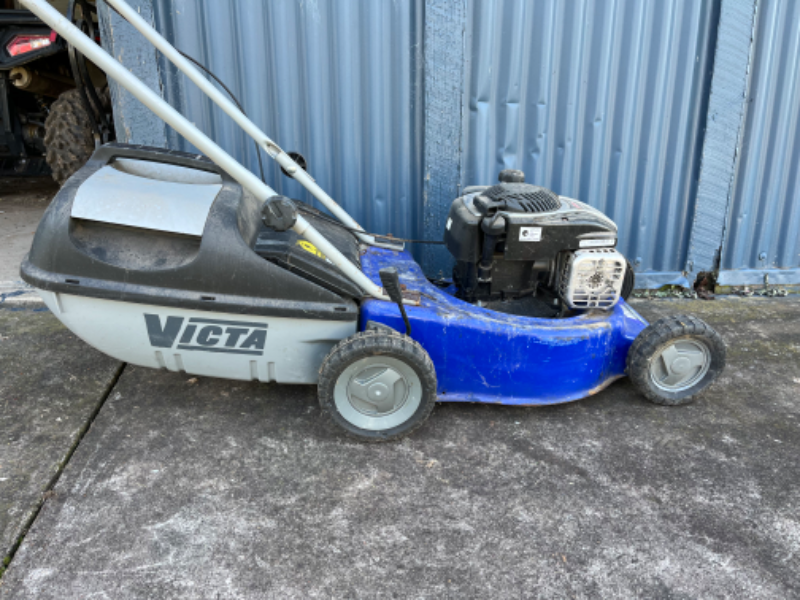 Lot 40 - 'VICTA' PUSH MOWER | AuctionsPlus