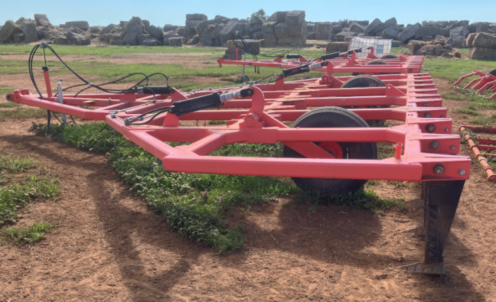 Lot 18 - Turf Engineering Deep Rippers | AuctionsPlus