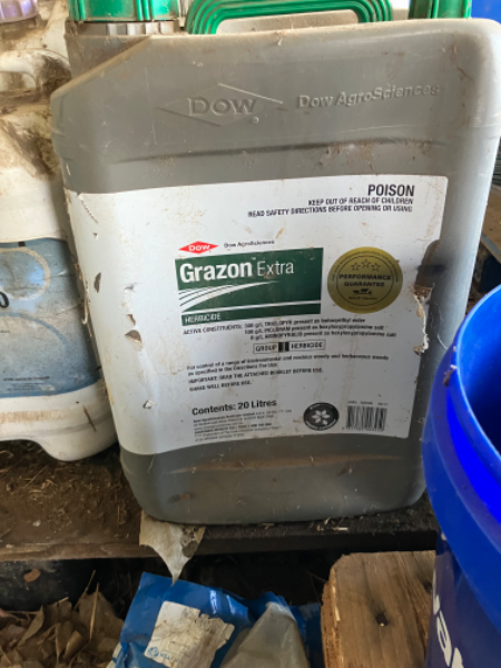 Lot 103 - POISONS | AuctionsPlus