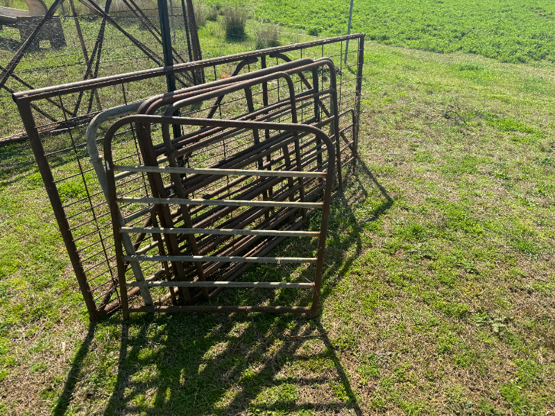 Lot 139 - Sheep gates/ panels | AuctionsPlus