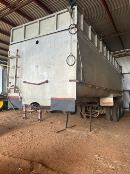 Lot 124 - Bogie centre point axle tipper trailer | AuctionsPlus