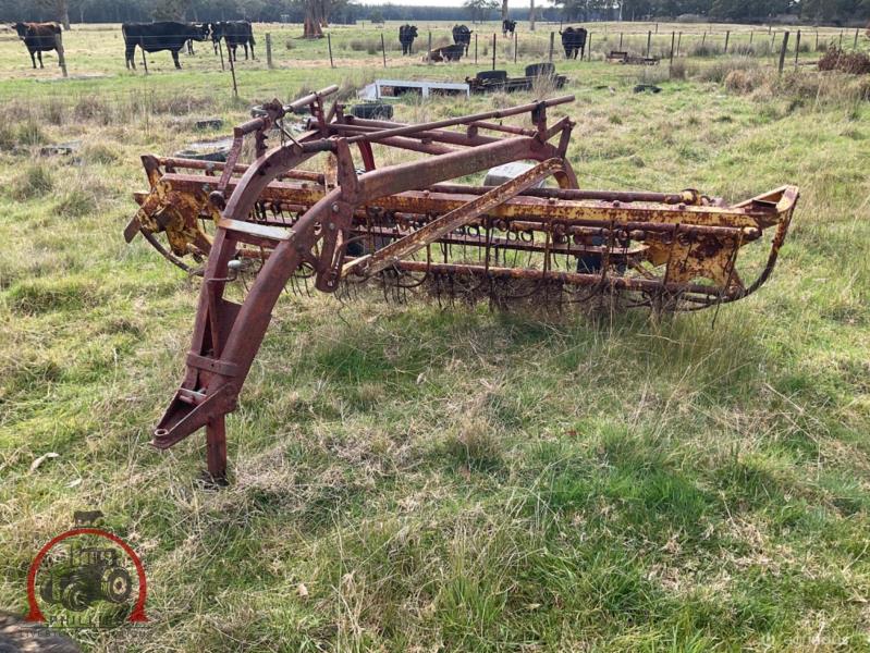 Lot 60 - New Holland roll a bar hay rake | AuctionsPlus