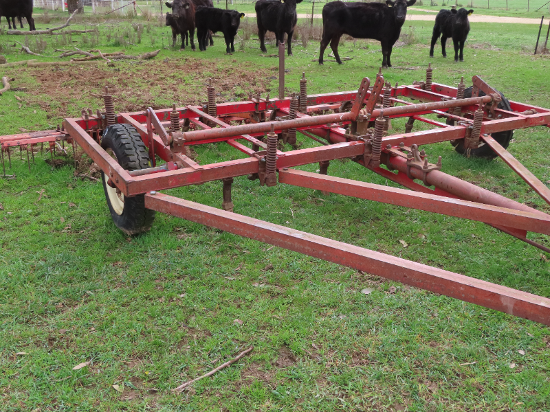 Lot 67 - Napier Grasslands Chisel Plough | AuctionsPlus