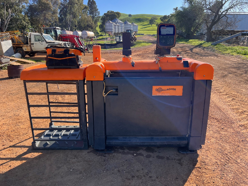 Lot 9 - Gallagher 3 way Auto drafter | AuctionsPlus