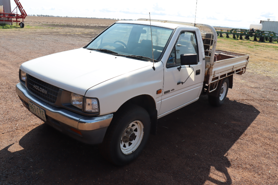 Lot 18 - 1995 Holden Rodeo ute 4 x 4, DLX, 2.8L turbo diesel farm ute ...