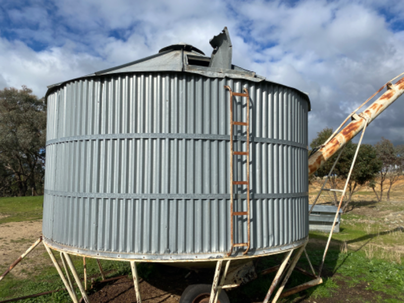 Lot 151 - Nelson Field Bin | AuctionsPlus