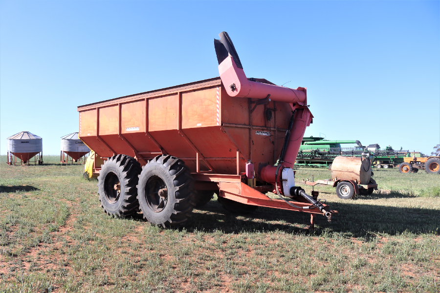 Lot 23 - Dunstan 20t Chaser Bin, hydraulic fold 14” auger. | AuctionsPlus