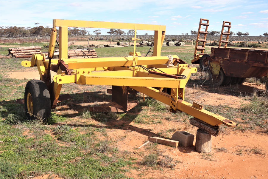 Lot 60 - Symonds 3-tyne blade plough. | AuctionsPlus