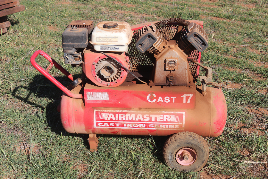 Lot 78 - Airmaster twin cylinder air compressor. | AuctionsPlus