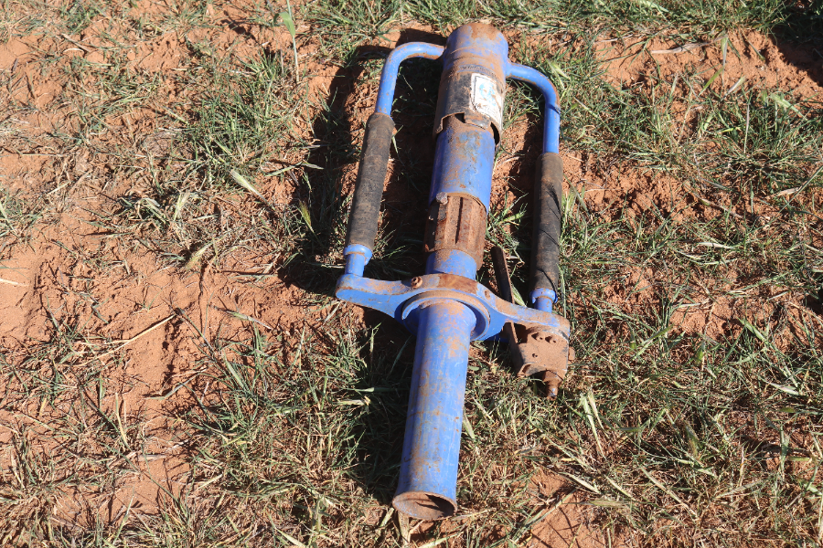 Lot 105 - Air powered post driver. | AuctionsPlus