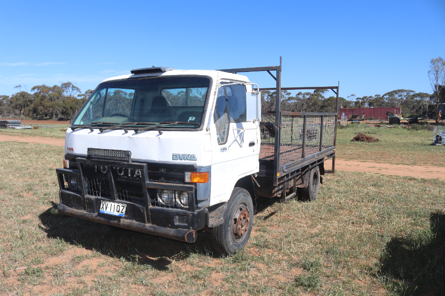 Lot 52 - Toyota Dyna 400 diesel tray truck. | AuctionsPlus