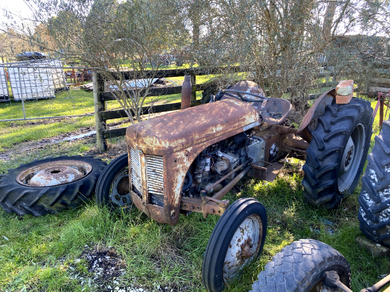 Lot 5 - Grey Ferguson Tractor | AuctionsPlus