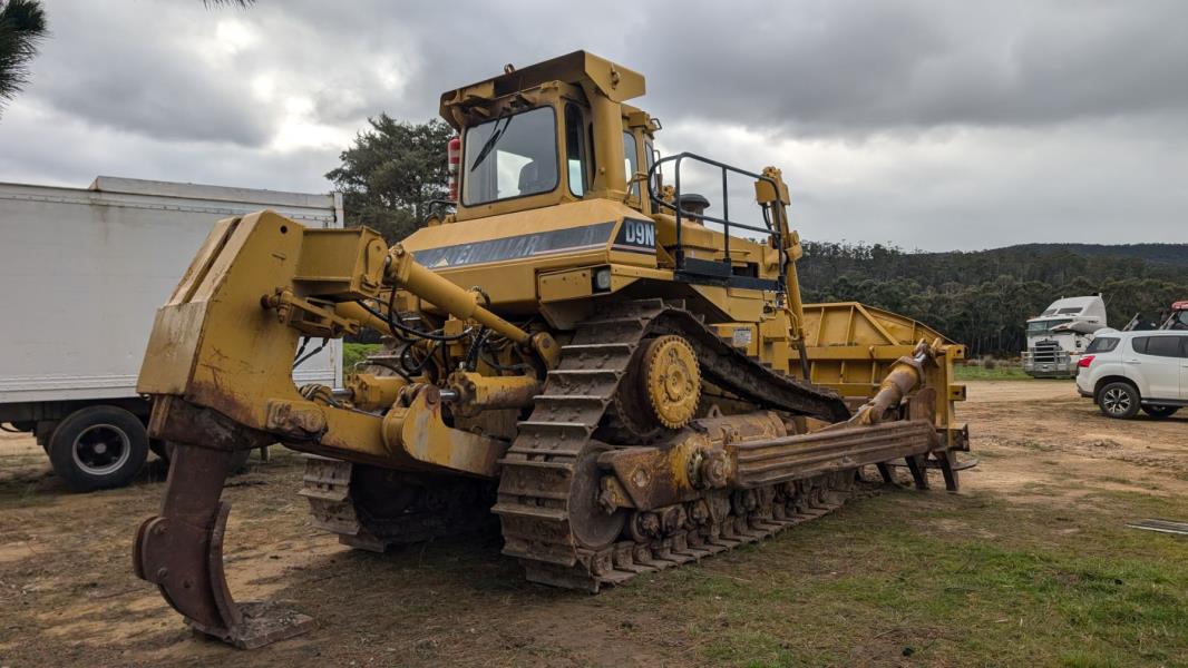 Lot 8 - Caterpillar D9N Bulldozer w/ Blade & Ripper Shank | AuctionsPlus