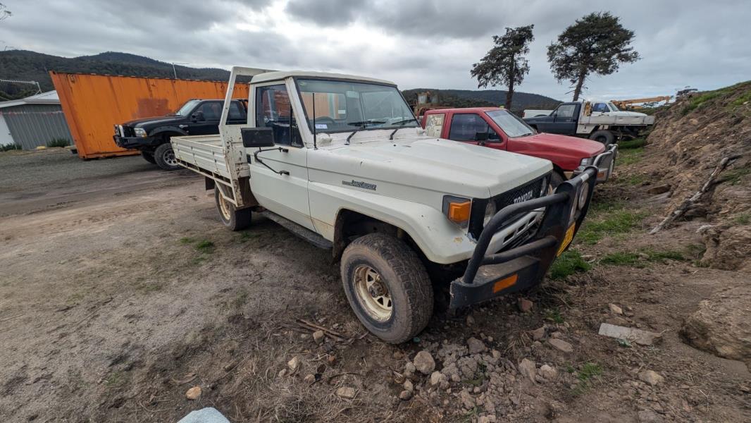 Lot 90 - 1985 Toyota Landcruiser HJ75 Ute | AuctionsPlus