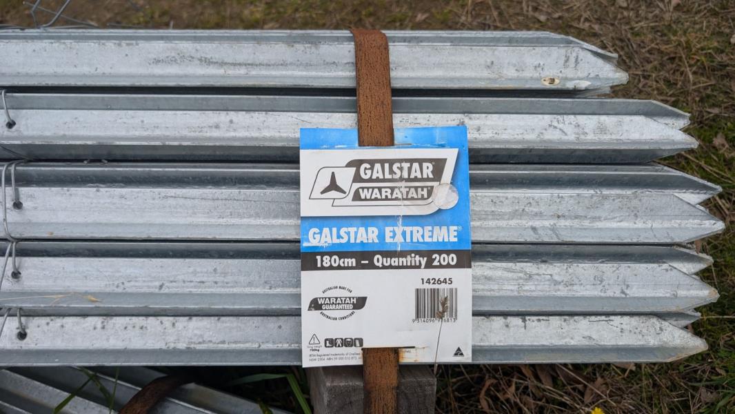 Lot 95 - Waratah 1.8m Galvanised Star Posts - 200pk | AuctionsPlus