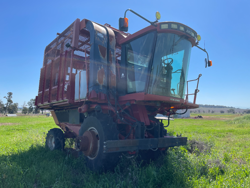 Lot 20 - Case 2155 Cotton Express | AuctionsPlus