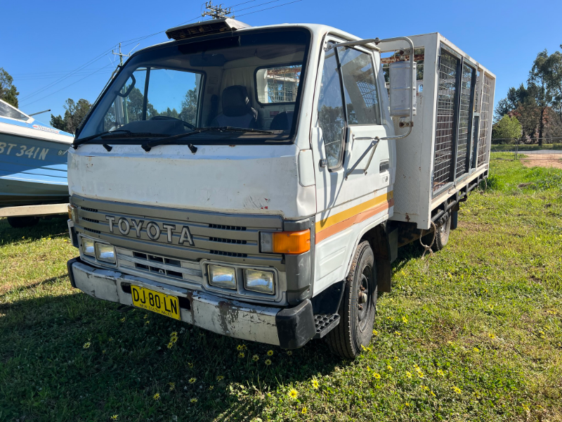 Lot 11 - Toyota Dyna Tip Truck | AuctionsPlus