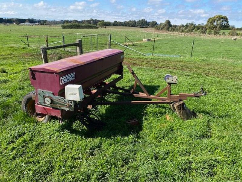 Lot 29 - 23 Run Teague Utility Box (RC300 Model) | AuctionsPlus