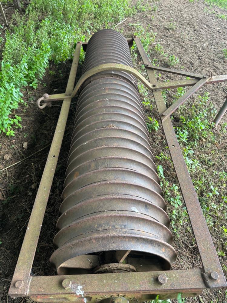 Lot 58 - Steel paddock roller | AuctionsPlus