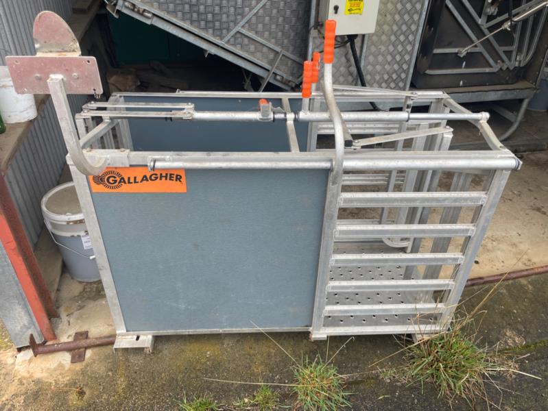 Lot 75 - GALLAGHER SHEEP CRATE | AuctionsPlus