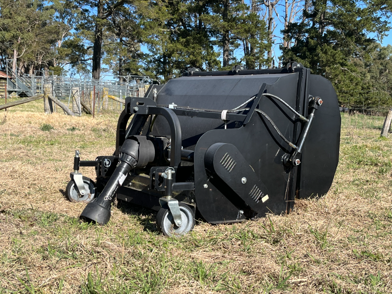 Lot 1 - Paddock Slasher/ Mulcher with Catcher | AuctionsPlus