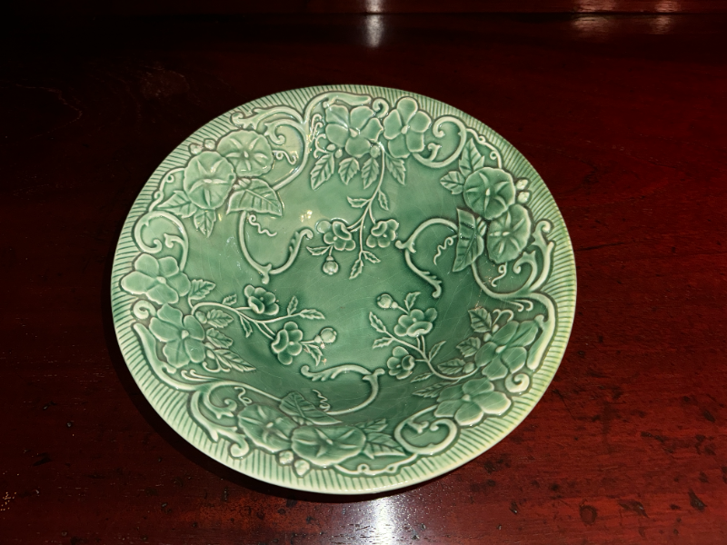 Lot 23 - Green Ware Serving Bowl | AuctionsPlus