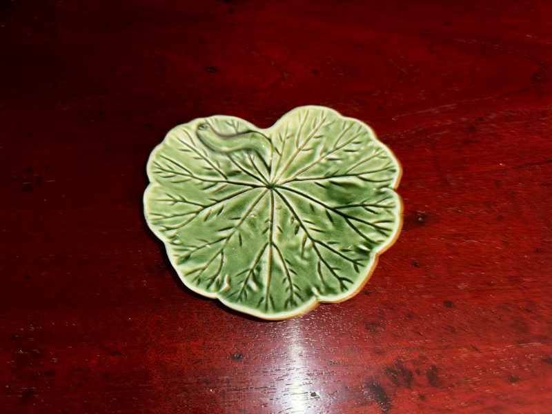 Lot 30 - Green Ware Leaf Plate | AuctionsPlus