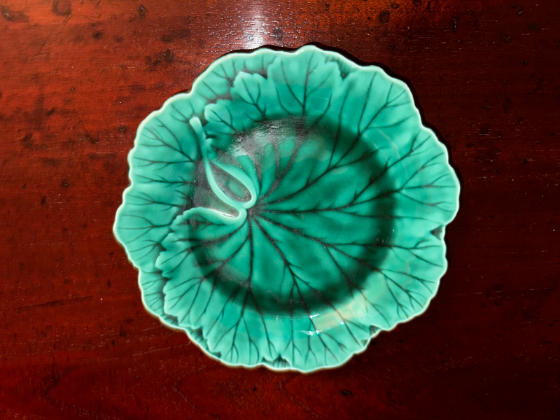 Lot 32 - Green Ware Plates | AuctionsPlus
