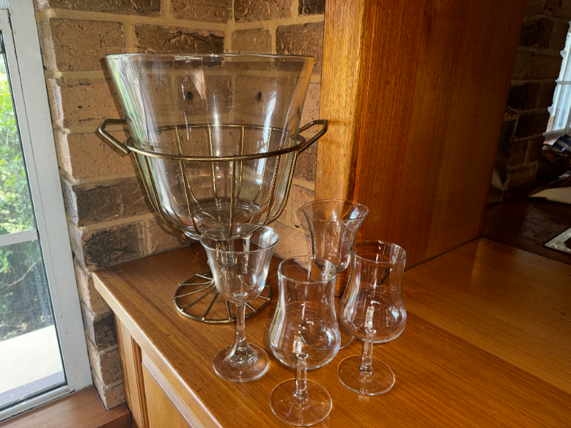 Lot 42 - Glassware | AuctionsPlus