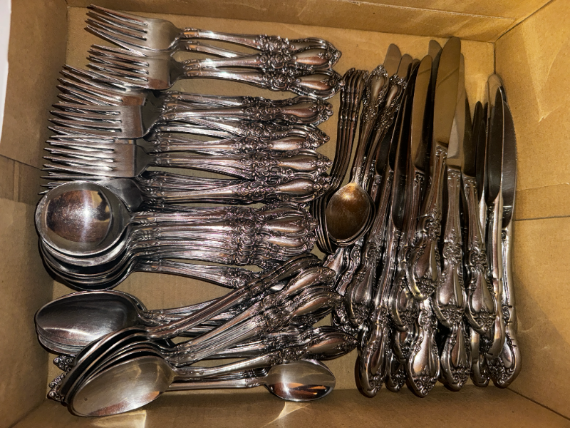 Lot 116 - Cutlery Set | AuctionsPlus
