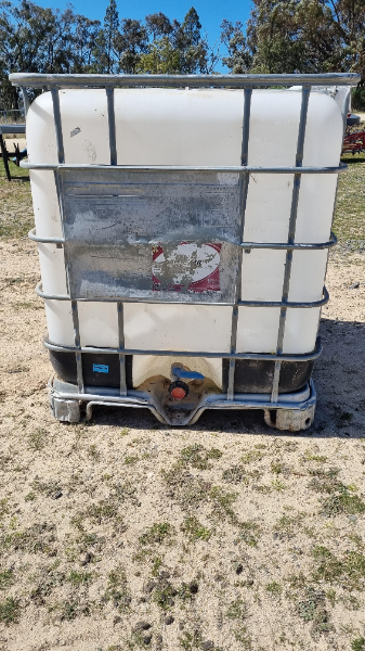 Lot 18 - 1000L Schultz Water Pod | AuctionsPlus