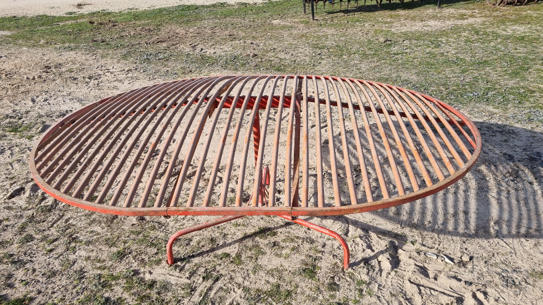 Lot 34 - Sunbeam Wool Classing Table | AuctionsPlus