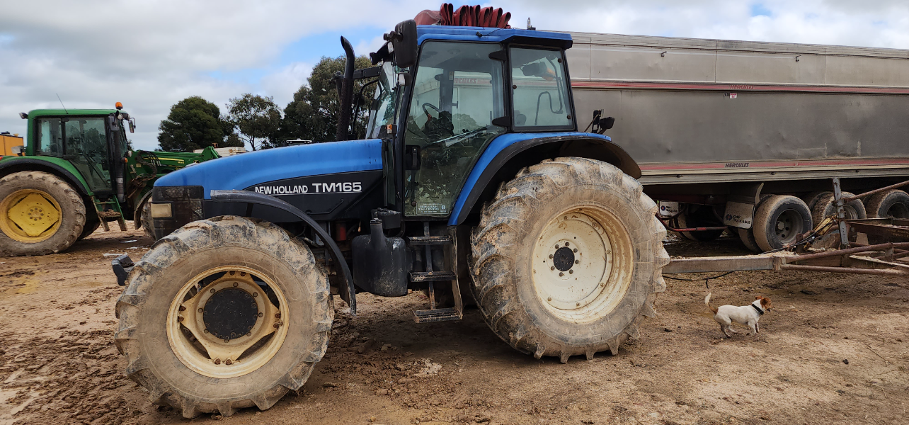 Lot 3 - NEW HOLLAND TM165 | AuctionsPlus