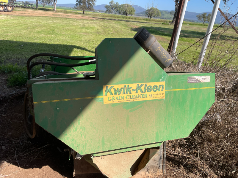 Lot 37 - Kwik Kleen Grain Cleaner - Model 772 | AuctionsPlus